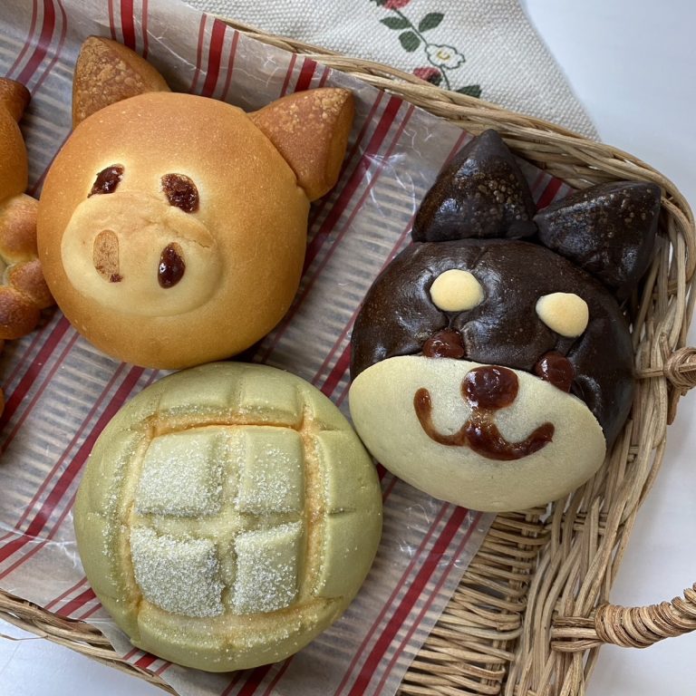【ベーカリーたろきち】看板犬や動物モチーフのパンがずらりと並ぶ可愛いパン屋さん｜出雲市 | na-na（ナーナ）｜鳥取・島根のグルメ、おでかけ ...