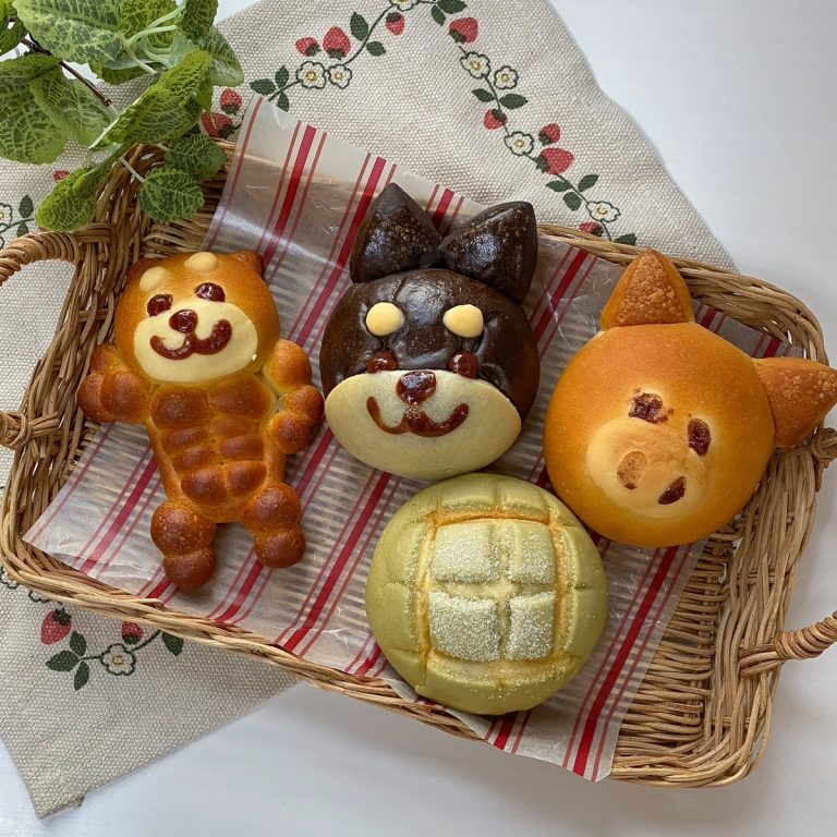 【ベーカリーたろきち】看板犬や動物モチーフのパンがずらりと並ぶ可愛いパン屋さん｜出雲市 | na-na（ナーナ）｜鳥取・島根のグルメ、おでかけ ...