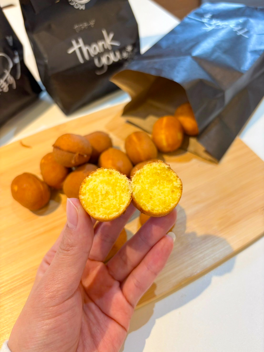 【MOGMOGベビーカステラ】全国で話題のベビーカステラ専門店が島根初上陸！冷めても美味しいふわふわ×もっちり食感生地がたまらない｜島根県 | na-na（ナーナ）｜鳥取・島根のグルメ、お ...