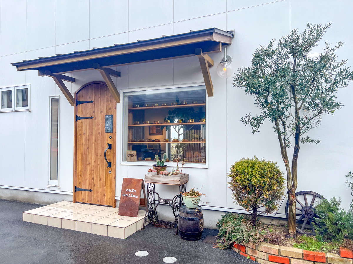 【cafe mellow】住宅街にあるカフェ。アンティークに囲まれた空間で自家製スイーツを｜鳥取市 | na-na（ナーナ）｜鳥取・島根のグルメ、おでかけ、暮らしのWEBマガジン
