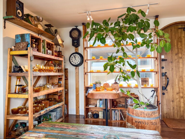 【cafe mellow】住宅街にあるカフェ。アンティークに囲まれた空間で自家製スイーツを｜鳥取市 | na-na（ナーナ）｜鳥取・島根のグルメ、おでかけ、暮らしのWEBマガジン