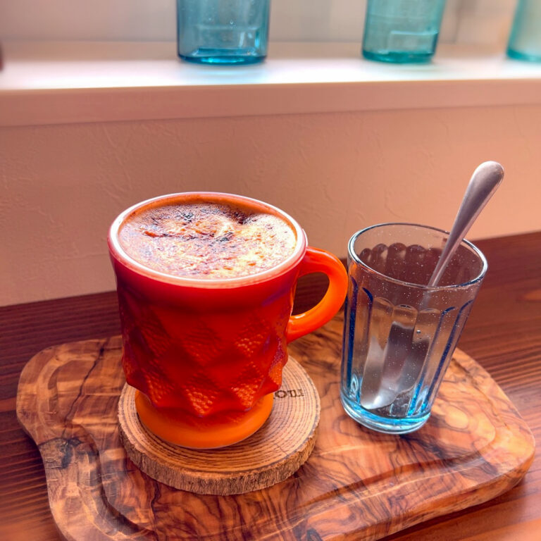 【cafe mellow】住宅街にあるカフェ。アンティークに囲まれた空間で自家製スイーツを｜鳥取市 | na-na（ナーナ）｜鳥取・島根のグルメ、おでかけ、暮らしのWEBマガジン